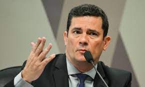 Moro muda material de campanha depois de operação