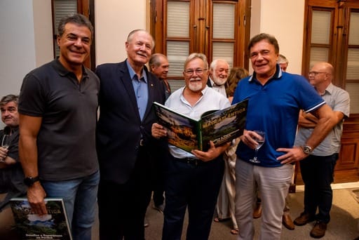 Jornalista Pedro Ribeiro lança livro sobre a Mata Atlântica no Paraná